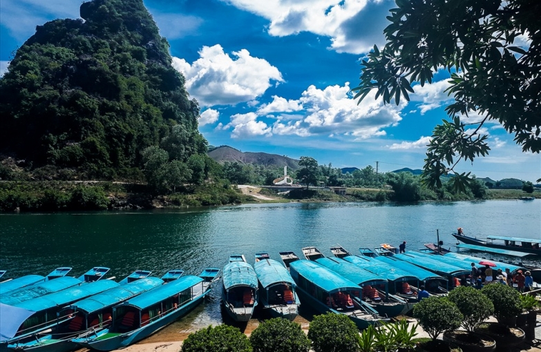 Son river - Attractive tourist destination in Quang Binh | Phongnha ...